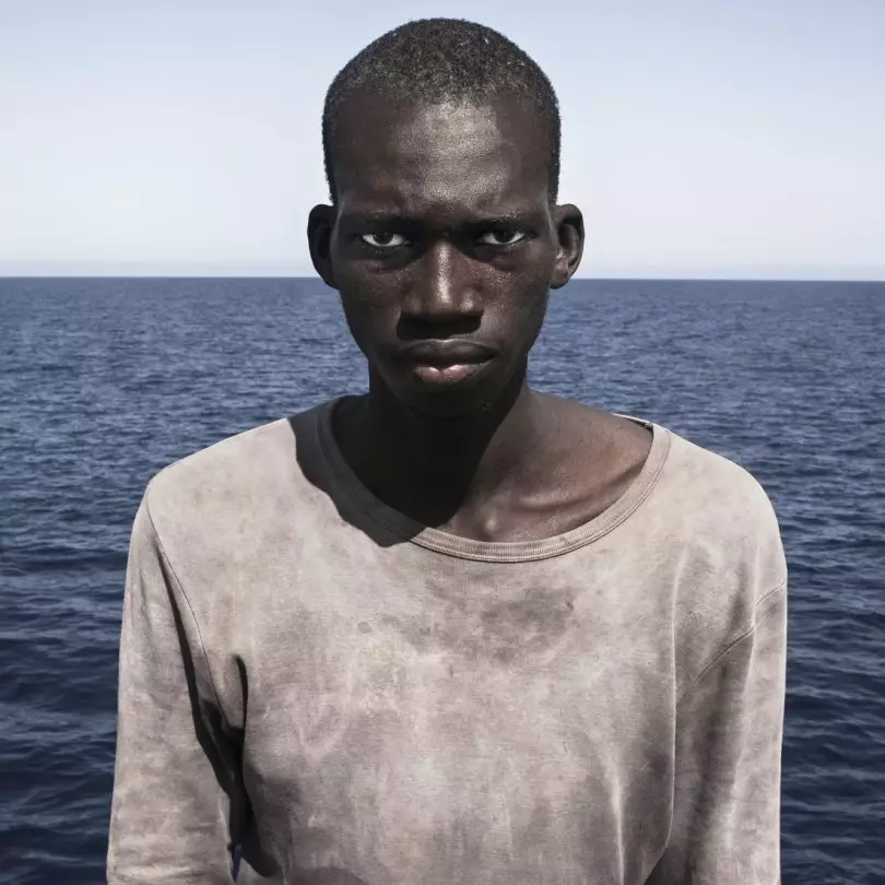 César Dezfuli 的青少年移民肖像获得泰勒威辛奖 4304_1