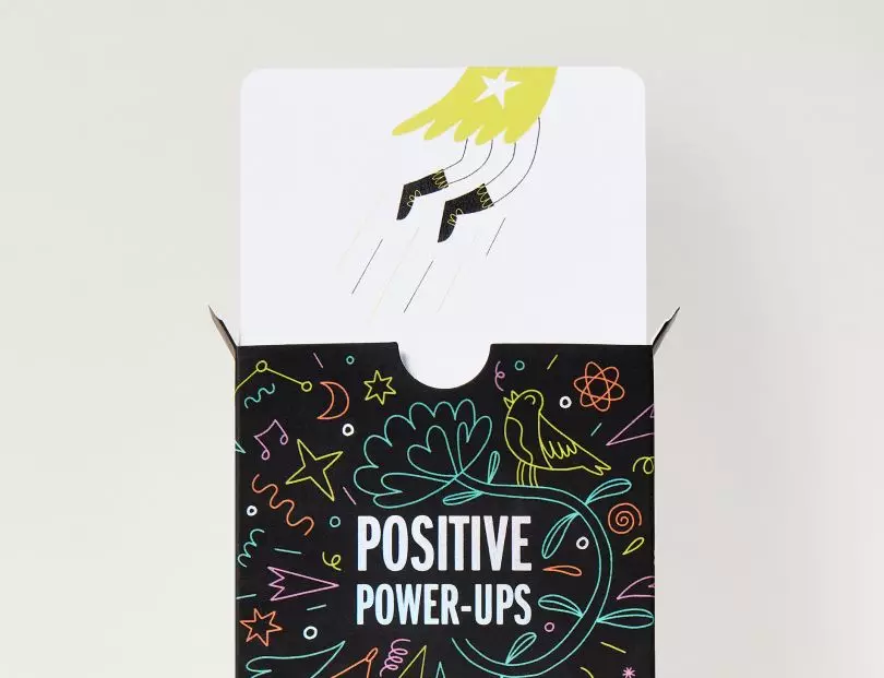 Mae Positive Power-ups yn ddec o gardiau i bobl ifanc sy'n tanio positifrwydd a hunanofal 438_1