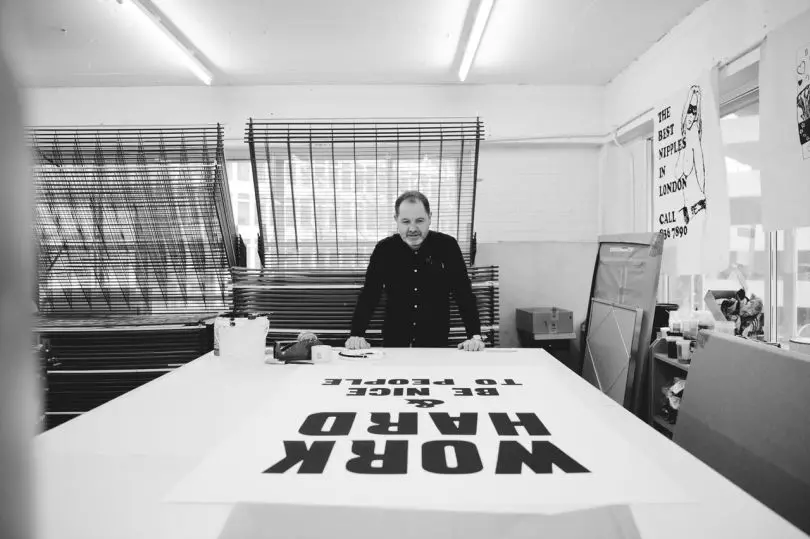 Laboru Malmola kaj Estu Agrabla Al Homoj: Anthony Burrill publikigas novajn eldonojn por Jealous Gallery 4412_1