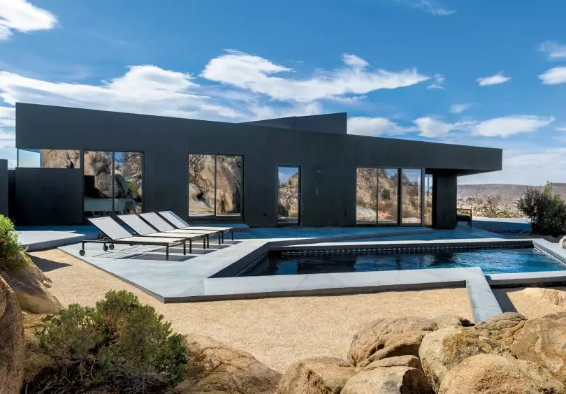 Black Desert, Yucca Vadisi, Kaliforniya, ABD, 2014, Oller & Pejic. Resim kredisi: Oller & Pejic Architecture/Marc Angeles (sayfa 42)