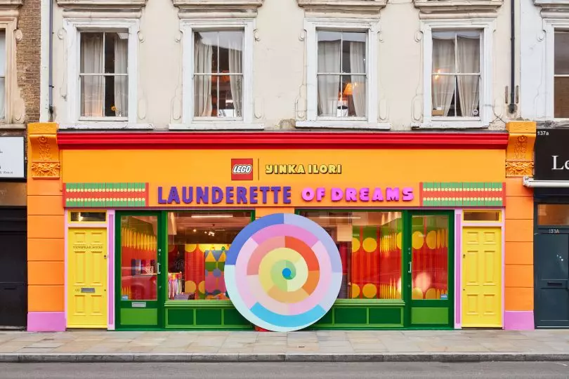 Yinka Ilori X LEGO, Tus Launderette ntawm Npau Suav © Mark Cocksedge