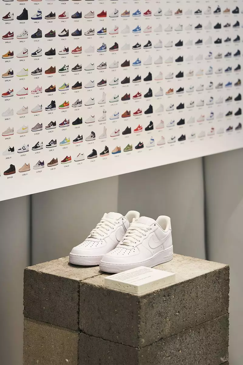 Ein Blick darauf, wie die Sneakers Unboxed-Ausstellung des Design Museums gestaltet wurde