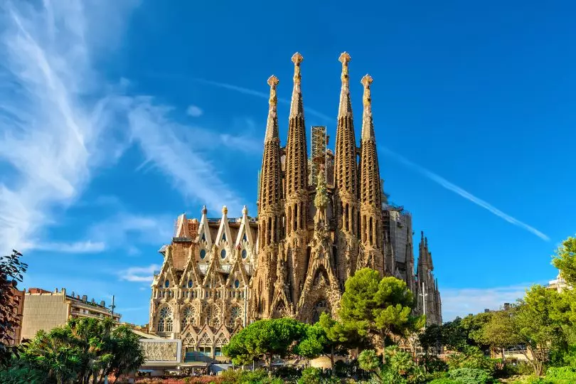 Sagrada Familia, Barcelona. Imej dilesenkan melalui Adobe Stock