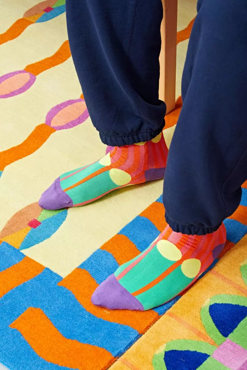 Yinka Ilori 设计的 OMI 地毯。安迪·斯塔格摄影