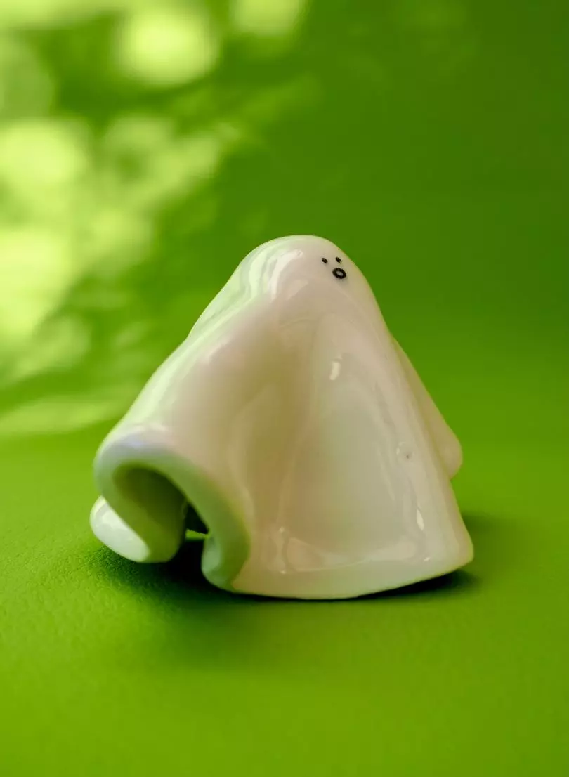 Ceramic Adopt A Ghost Trinket, 2020 © Скоці Гілеспі