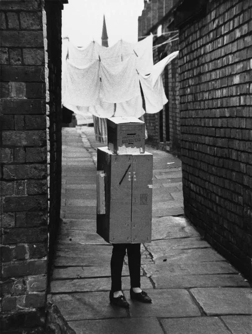 Shirley Baker Manchester 1966 © Shirley Bakerren ondarea, Photographers’ Gallery-ren adeitasuna