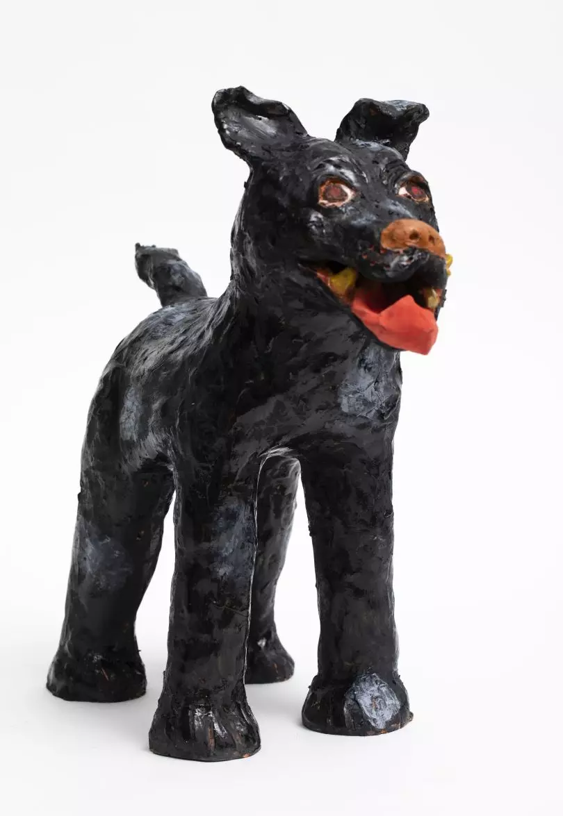 Sally SAUL, Black Dog, 2018 Clay and glaze 14 1/2 x 6 1/2 x 14 1/2 ίντσες 36,8 x 16,5 x 36,8 cm