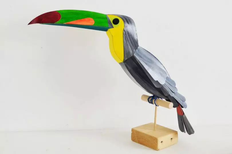 Patung manuk kertas sing nyenengake ngowahi toucan, manuk hantu lan pitik dadi karya seni 4687_8