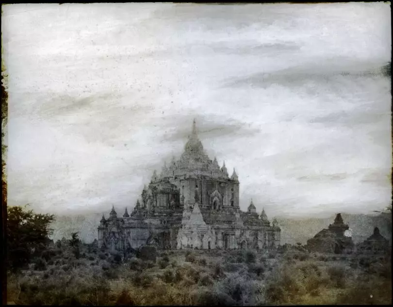 Thomas Ruff (נ. 1958) Tripe_08 (Pugahm Myo. Thapinyu Pagoda) הדפסה מסוג C 2018 © באדיבות Thomas Ruff and David Zwirner Gallery