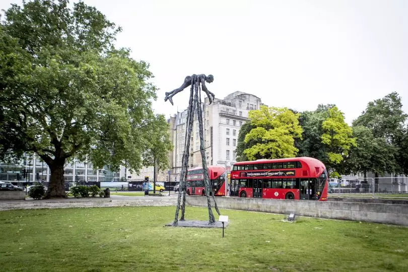 Nýjasta stórkostlega skúlptúr David Breuer-Weil tekur „Flug“ í Marble Arch 4764_2