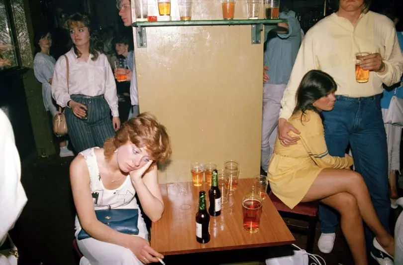 Tired drink picture, 1986 © Tom Wood