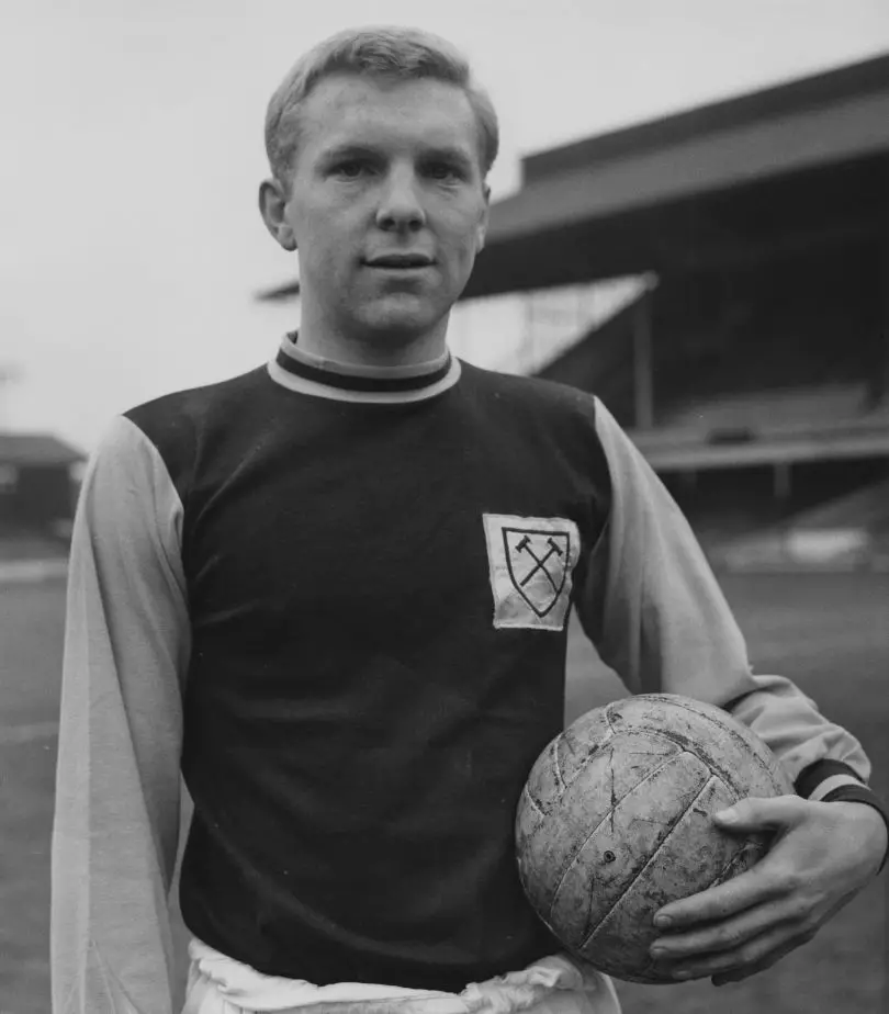 Bobby Moore sa usa ka wala mailhi nga photographer, 1962 © gireserba; National Portrait Gallery, London