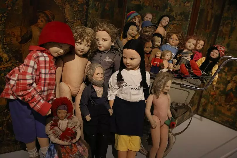 Magnificent Obsessions: The Artist as Collector, Peter Blakes Dolls Collection. Foto av Peter McDiarmid