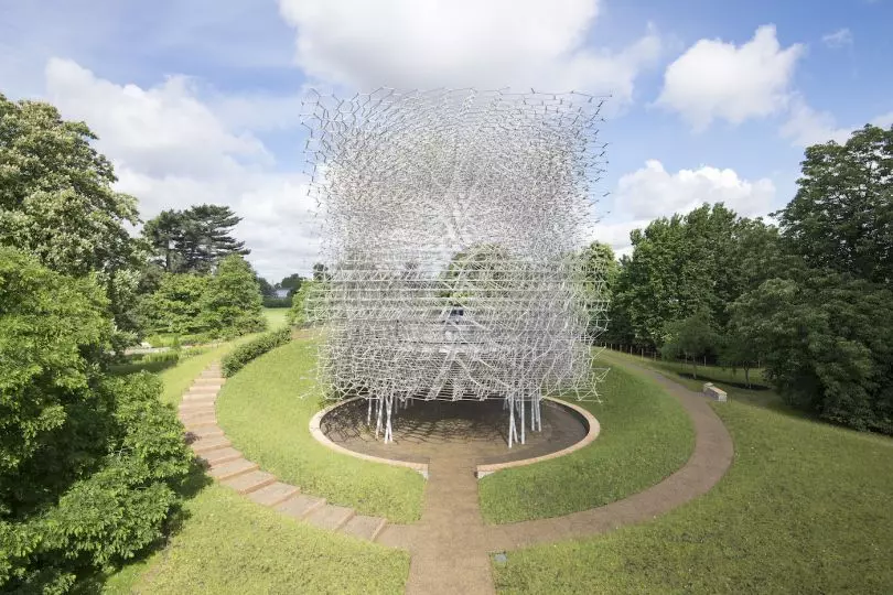 The Hive: instalația uluitor de frumoasă a Kew Gardens simulează un stup viu 4871_3