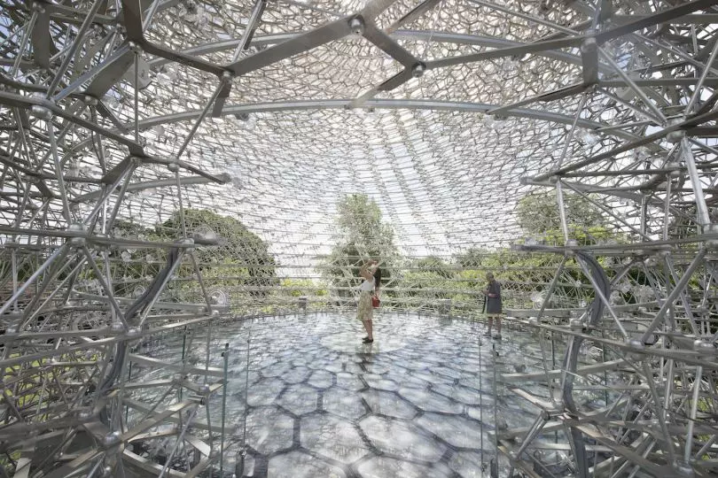 The Hive: Kew Gardens elpu aizraujoši skaistā instalācija imitē dzīvu bišu stropu 4871_7