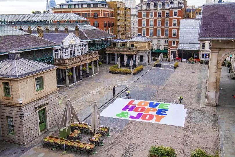 Največje umetniško delo Anthonyja Burrilla doslej razkrili v Covent Gardenu kot ljubezensko pismo Londonu 4903_2