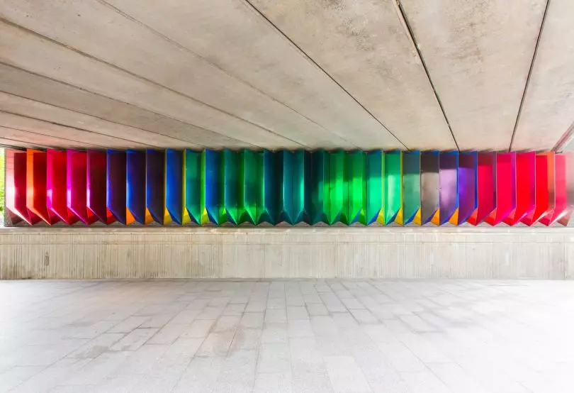 Transferencia de cor: a deslumbrante e colorida instalación de Liz West na Westway Bridge de Paddington Central 4910_13