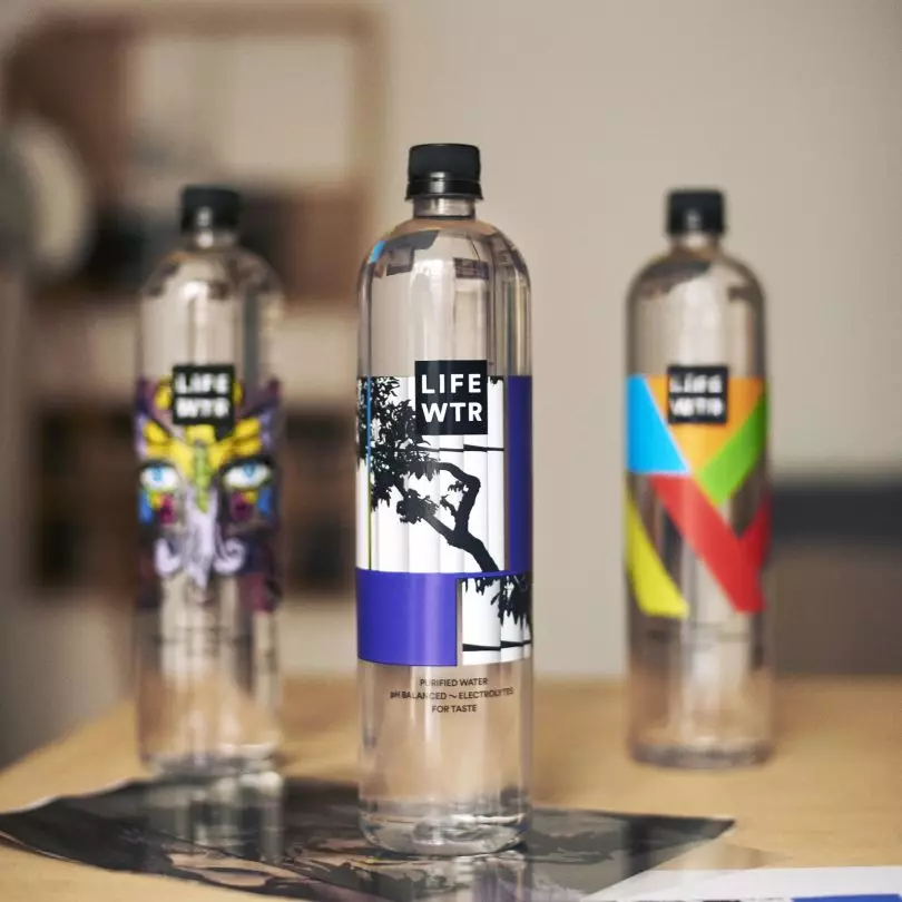 Lifewtr Series 5: Arts in Education Bottled Water by Pepsico Design & Innovation প্যাকেজিং ডিজাইন বিভাগে, 2018 - 2019 বিজয়ী।