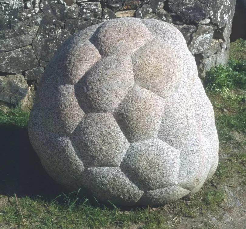 Peter Randall-Page, Sum of the Parts, 2001. Ihsan artis