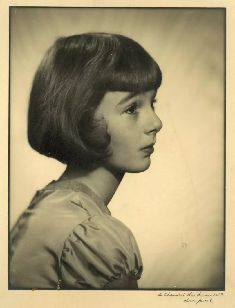 جون، آٹھ سال کی عمر، تقریباً 1932۔ کریڈٹ: تصویر بذریعہ ایڈورڈ چیمبری ہارڈمین، 59 ہوپ اسٹریٹ، لیورپول