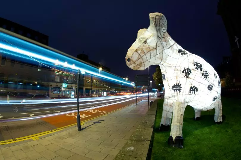 Arthur the Sheep Light Night 2010. Visi vaizdai pateikti menininkų ir piramidės sutikimu. Pateikiant „Creative Boom“.