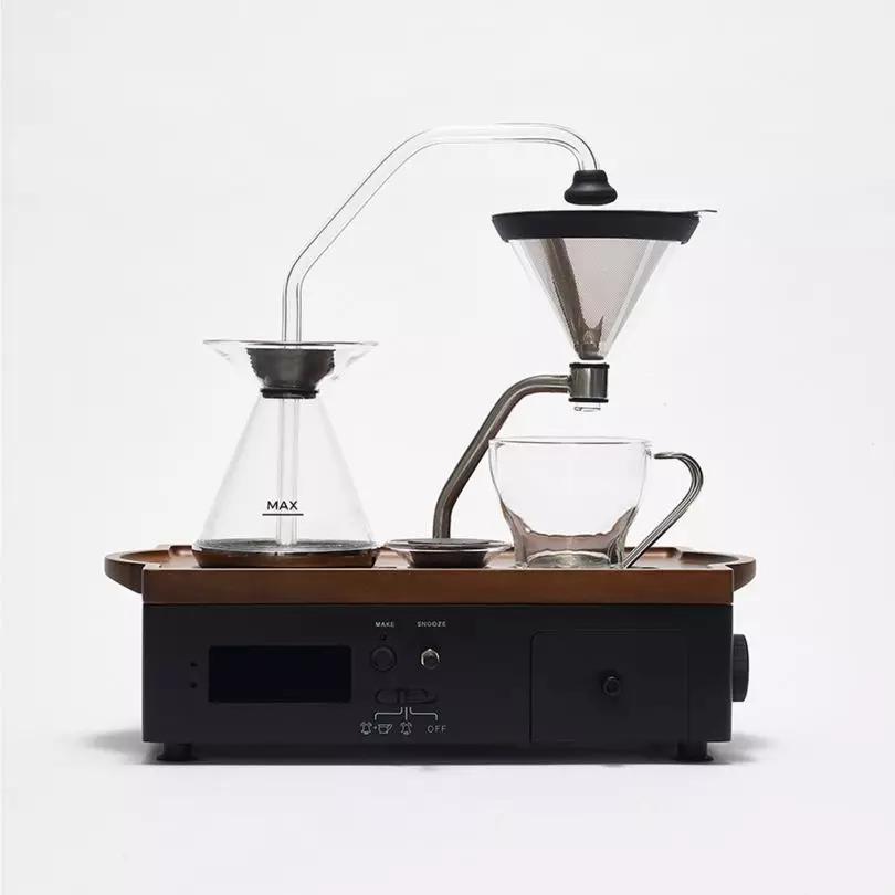 Ceasul cu alarmă pentru prepararea ceaiului și cafelei Barisieur de Joshua Renouf. Câștigător la categoria Design de electrocasnice, 2018-2019.