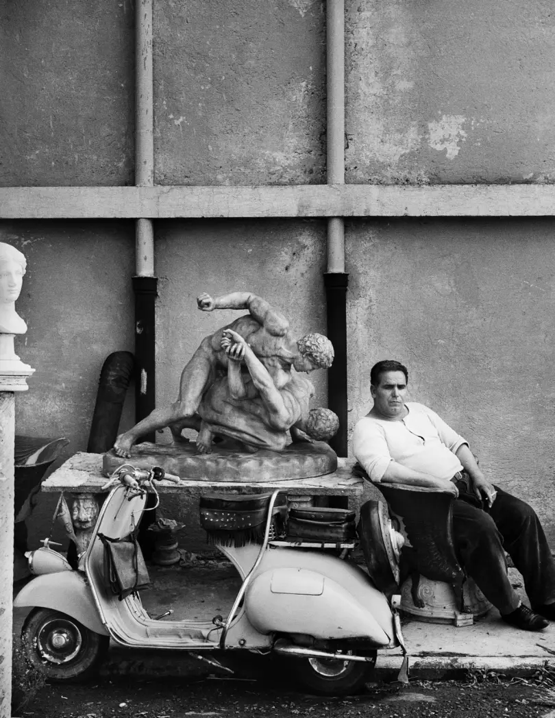वॉचमन, सिनेसिटा, रोम, 1956 © विल्यम क्लेन