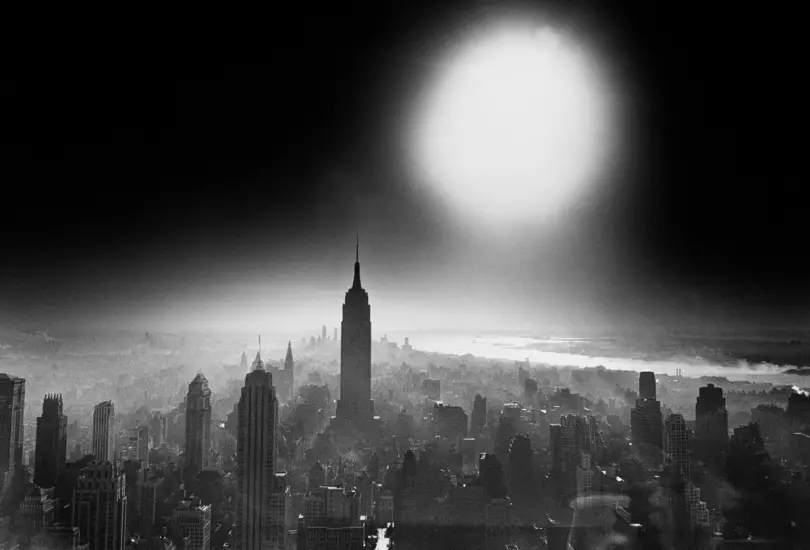 एटम बम स्काई, न्यूयॉर्क, 1955 © विलियम क्लेन