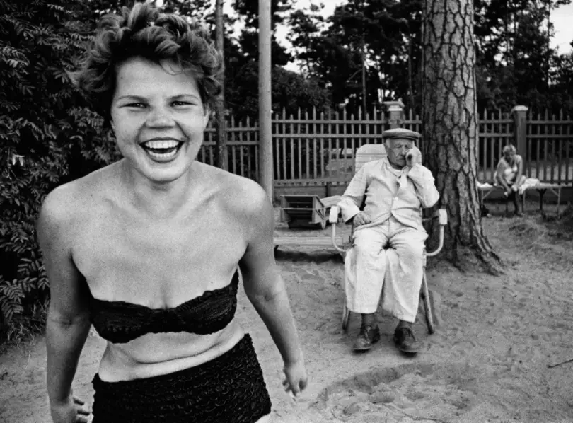 Bikini, Moscova ගඟේ වෙරළ, මොස්කව්, 1959 © William Klein