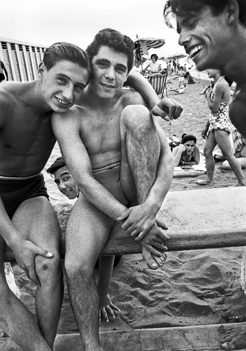 سنيپ شاٽ، لڊو ڊي اوسٽيا، روم، 1956 © وليم ڪلين