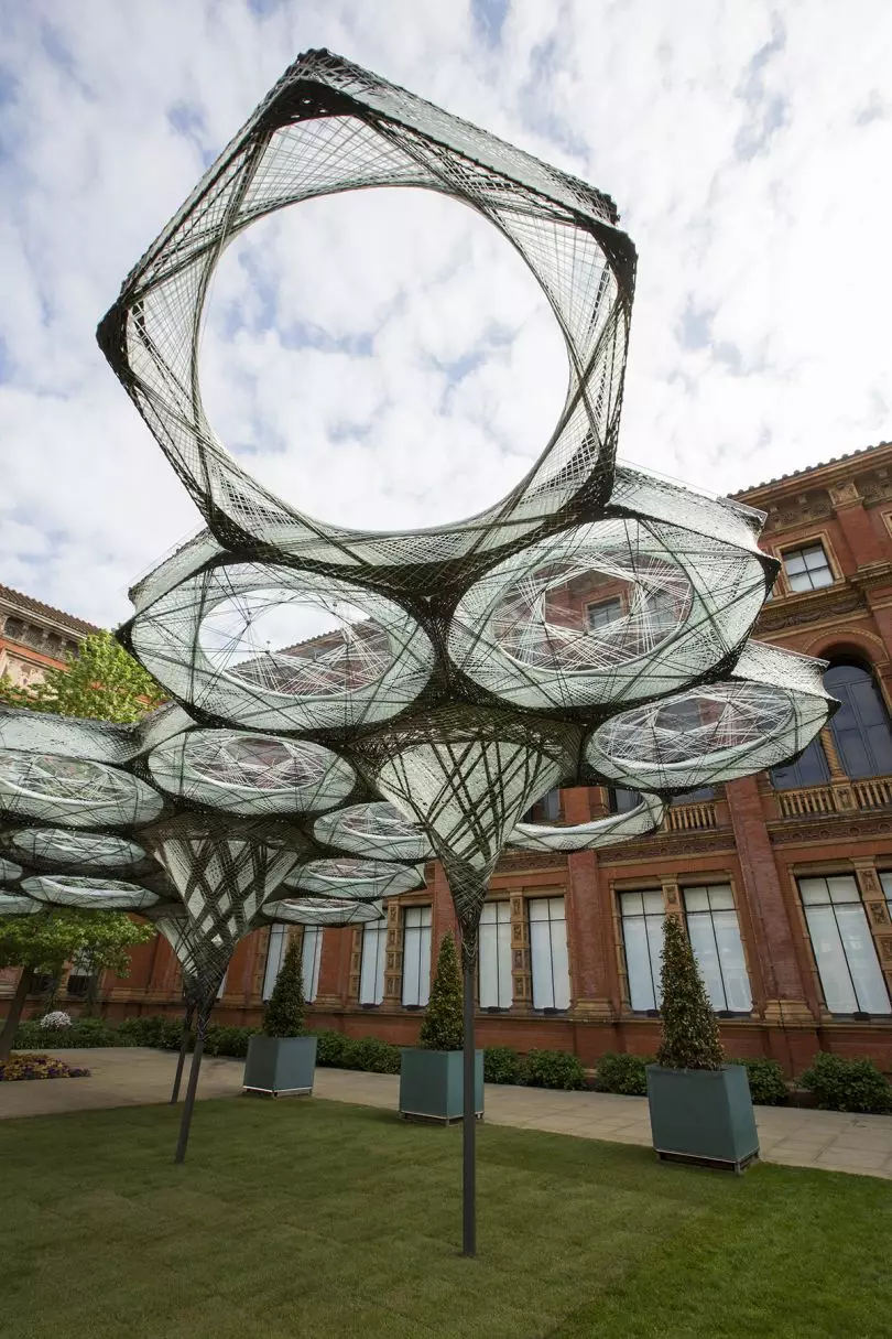 Robot crafts incredible art installation inspired by beetles at London's V&A 5059_7