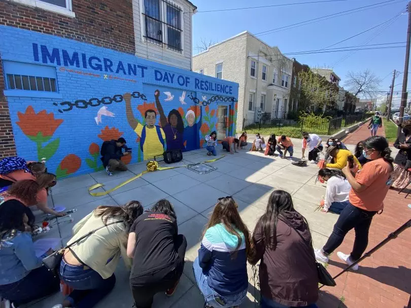 Ang naglihok nga mural sa artista nga si Shirien Damra nagtimaan sa una nga 'Immigrant Day of Resilience' sa America 5108_7