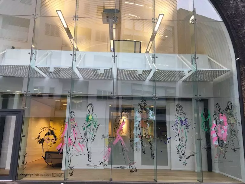 Binabago ng fashion illustrator ang Southwark window na may malalaking painting para sa Fashion Month 5122_5