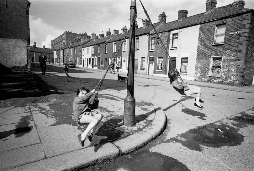 Milton ko'chasi, Belfast, 1969, Devid Lyuis-Xodgson © Devid Lyuis-Xodgson / Meri Evans rasmlar kutubxonasi