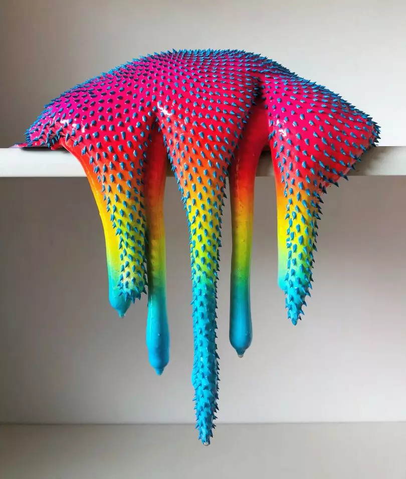 Nieuwe regenboogkleurige blobs, drops en squishes bedekt met spikes door Dan Lam 5224_1