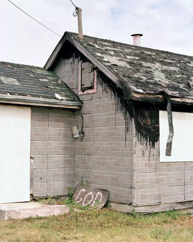 Từ loạt phim, Crown Ditch and the Prairie Castle © Kyler Zeleny