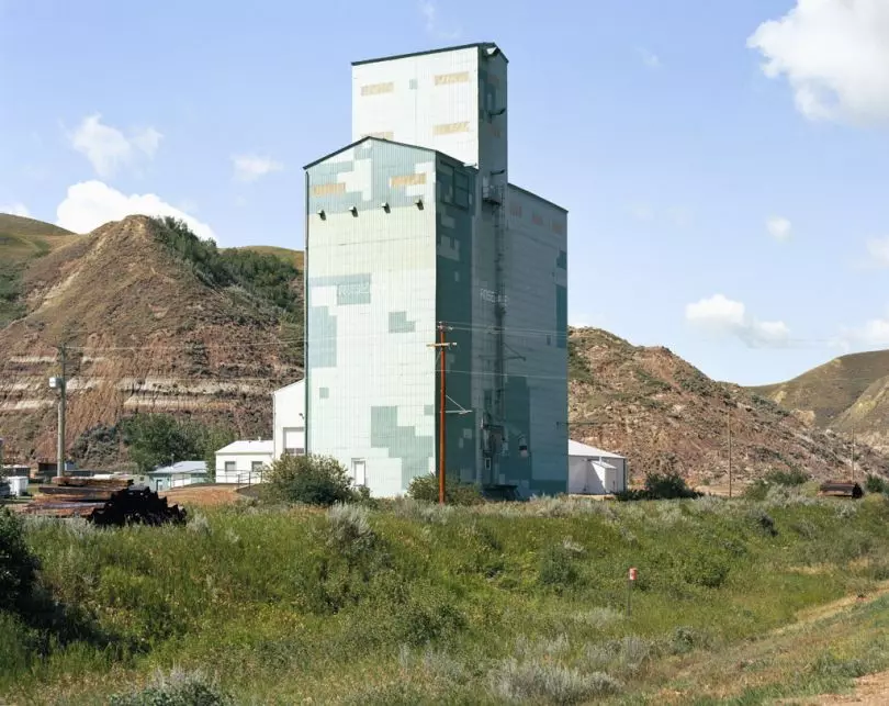 Từ loạt phim, Crown Ditch and the Prairie Castle © Kyler Zeleny