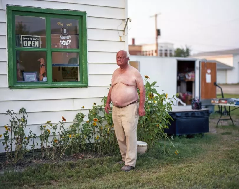 De la série, Crown Ditch and the Prairie Castle © Kyler Zeleny