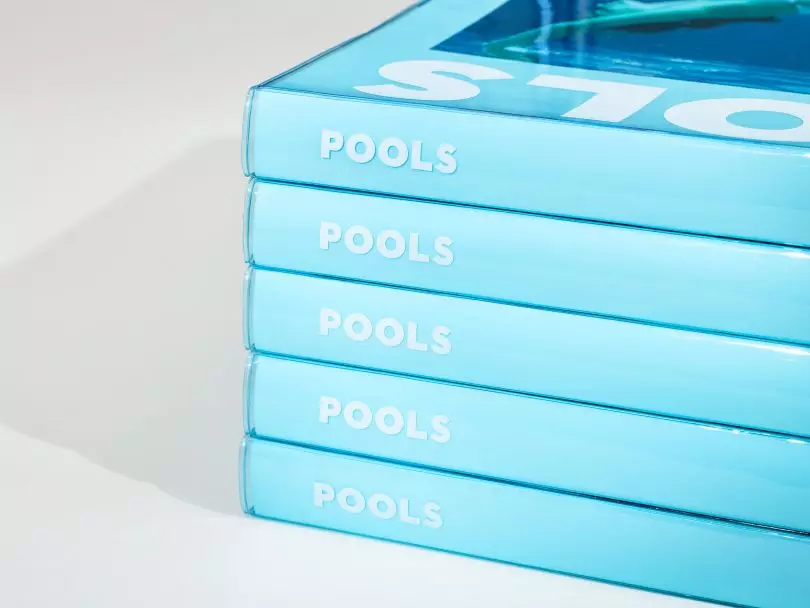 Sumérjase en POOLS, un nuevo libro seductor que presenta obras icónicas de Martin Parr, Solve Sundsbo y más 5363_15