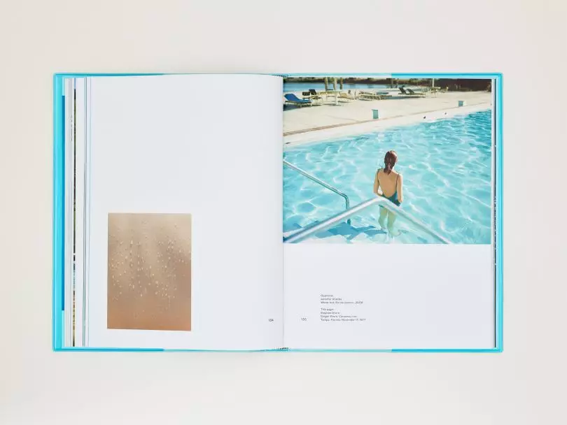 Trempu en POOLS, deloga nova libro kun ikonecaj verkoj de Martin Parr, Solve Sundsbo kaj pli. 5363_3