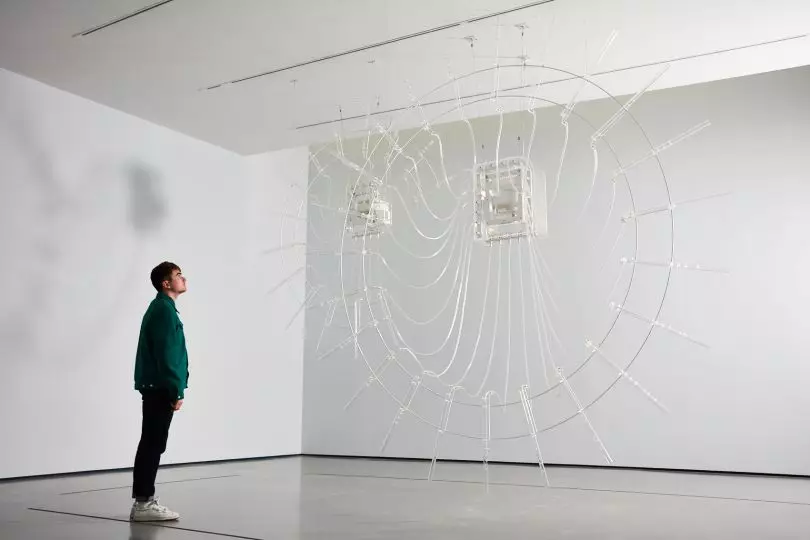 Instalacijski posnetek Cerith Wyn Evans v nagradi Hepworth za kiparstvo. 26. oktober 2018 - 20. januar 2019. Fotografija, Stuart Whipps