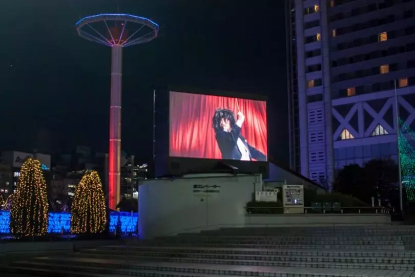 Kinukuha ng serye ng street photography ang kalungkutan sa masikip na lungsod ng Tokyo 5408_3