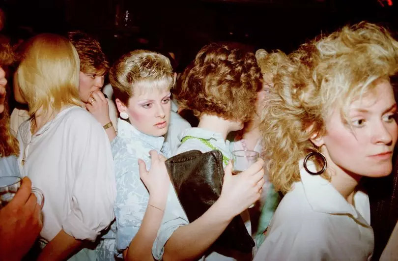 「誰でもヘアスプレーを手に入れましたか？」1983©Tom Wood Courtesy RRB Photobooks