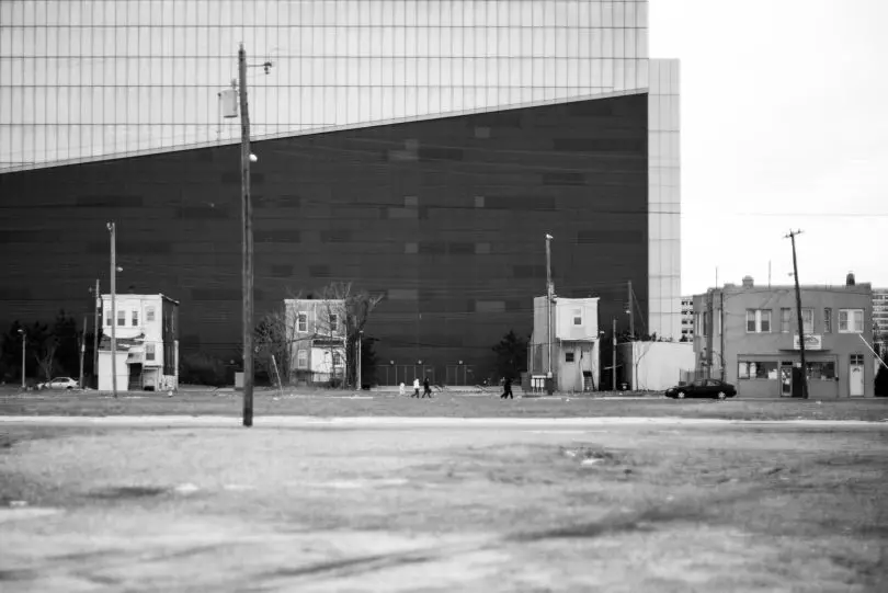 Três casas permanecem ao lado do Revel Casino (agora o Ocean Casino Resort). Outros foram nivelados na esperança de que os desenvolvedores comprassem o terreno para novos cassinos. © Timothy Roberts