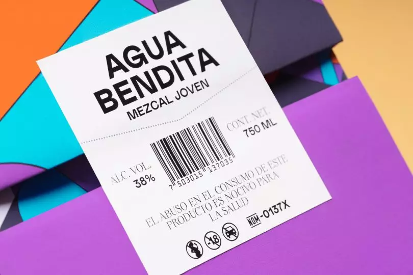 Futura's Agua Bendita Mezacal-ûntwerpen fiere it brekken fan regels en it útdaagjen fan noarmen 5476_5