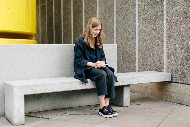 Zoë Barker พูดถึงความสำเร็จของเธอในฐานะนักวาดภาพประกอบ เผชิญหน้ากับ 'ความวิตกกังวลอิสระ' และพบกับความสมดุลที่มีความสุขมากขึ้น 5481_1