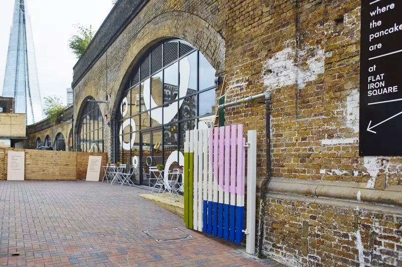 Flat Iron Square ve W.T.P.A.'ya Southwark Yolu girişi (Fotoğraf Kredisi David Loftus)