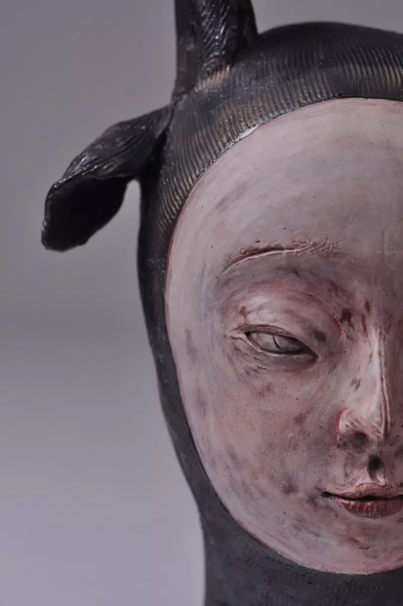 Chao Harn-Kae mängulised savist skulptuurid, mis ühendavad inimese ja looma vormi 5509_10