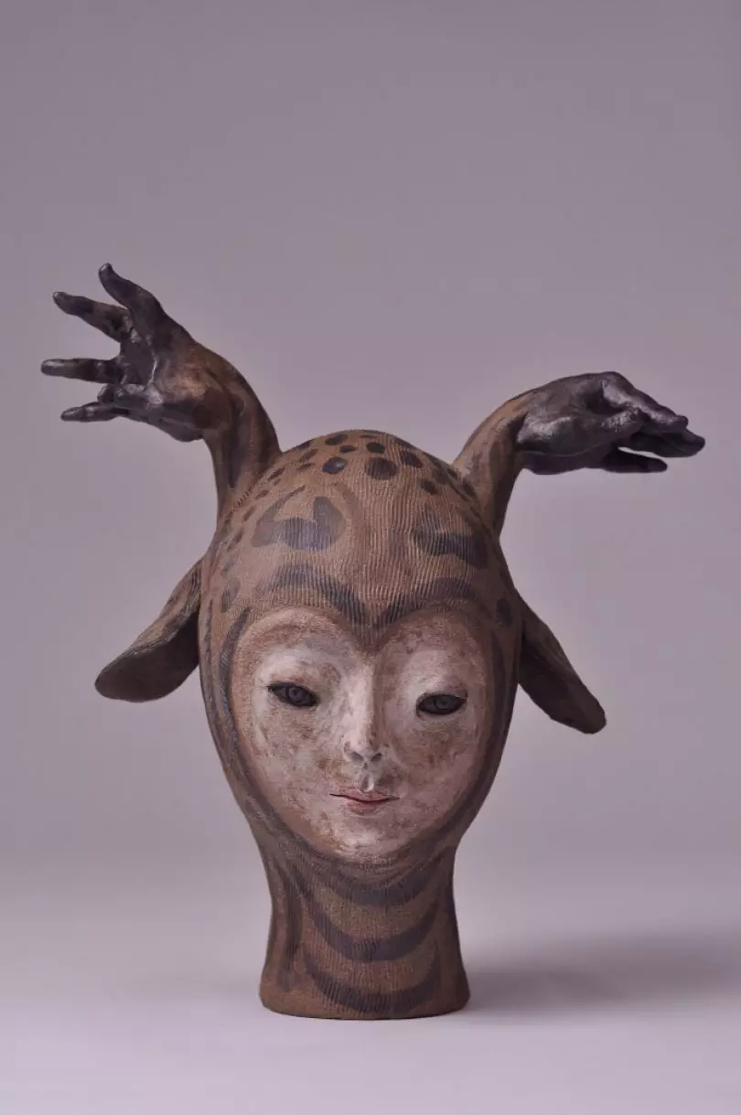 Chao Harn-Kae mängulised savist skulptuurid, mis ühendavad inimese ja looma vormi 5509_3