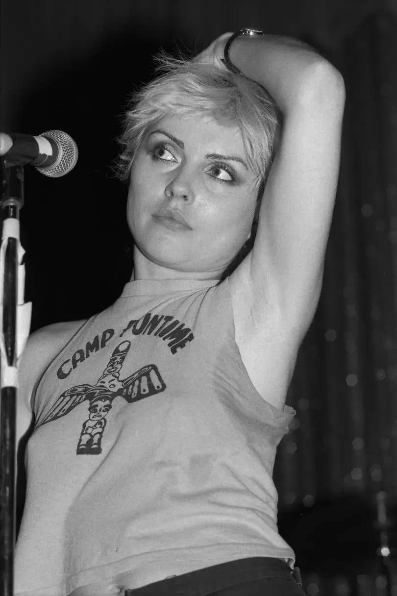 Debbie Harry © Gary Green, du livre When Midnight Comes Around publié par STANLEY/BARKER